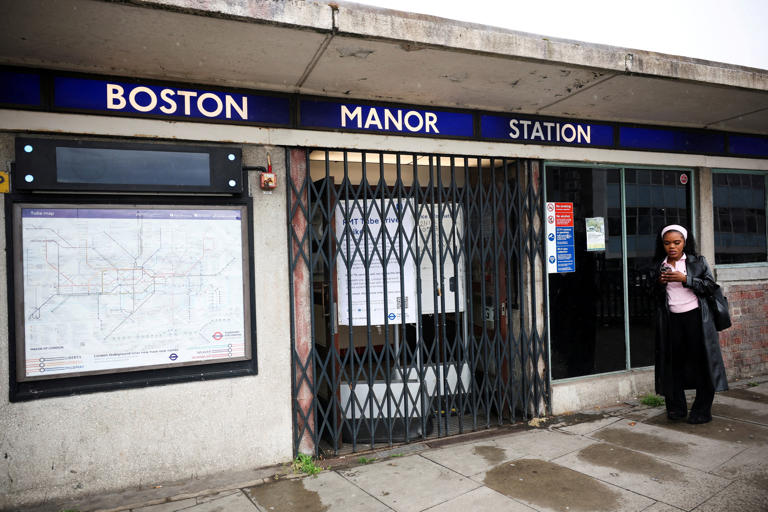 London Tube strikes live: Elizabeth Line hit by delays
