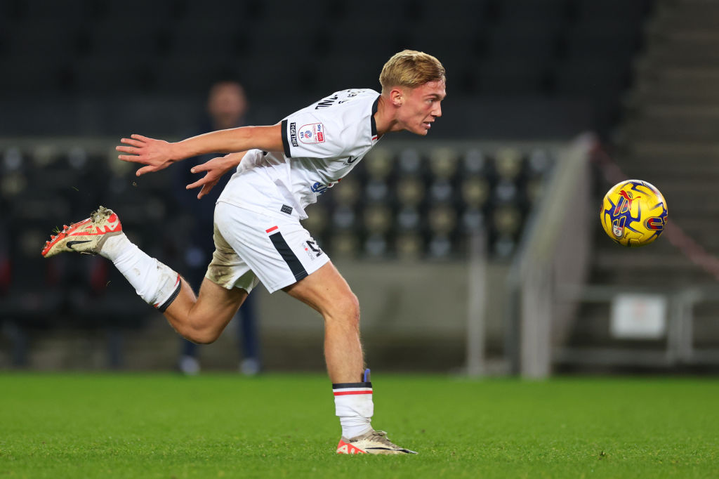 Blyth Spartans defender completes move to Whitby Town