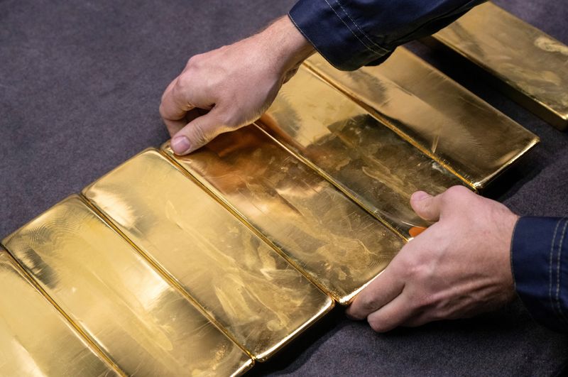 El oro cierra estable, con la atención puesta en Oriente Medio y datos ...
