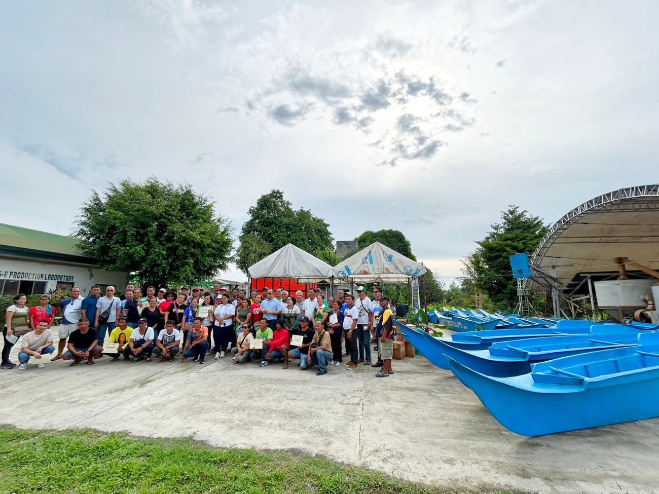 130 Bohol fisherfolks receive fiberglass boats