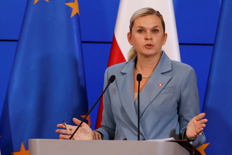 Poland to ban phones in schools, restrict access to pornography