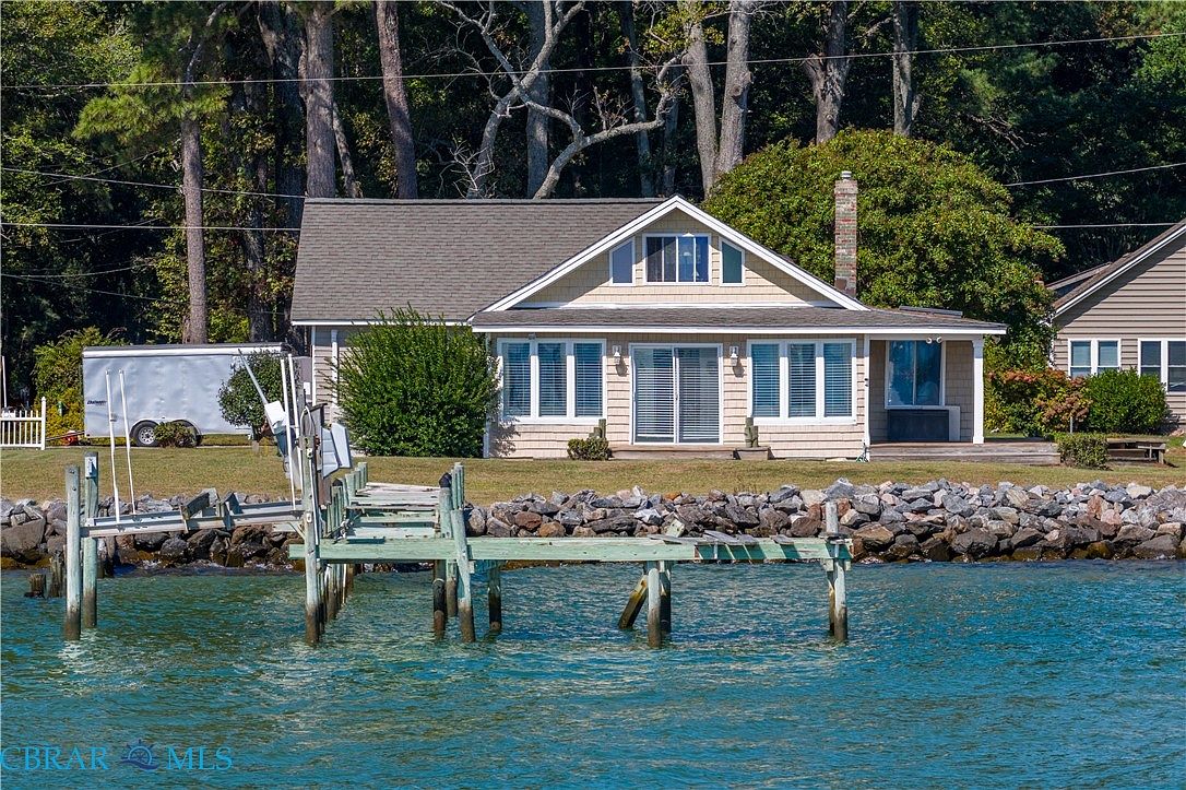 Amazing 1940 cottage in Deltaville, Virginia, with breathtaking ...