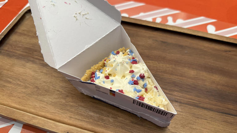 Review: Burger King's orange dreamsicle and firecracker cookie pie are ...