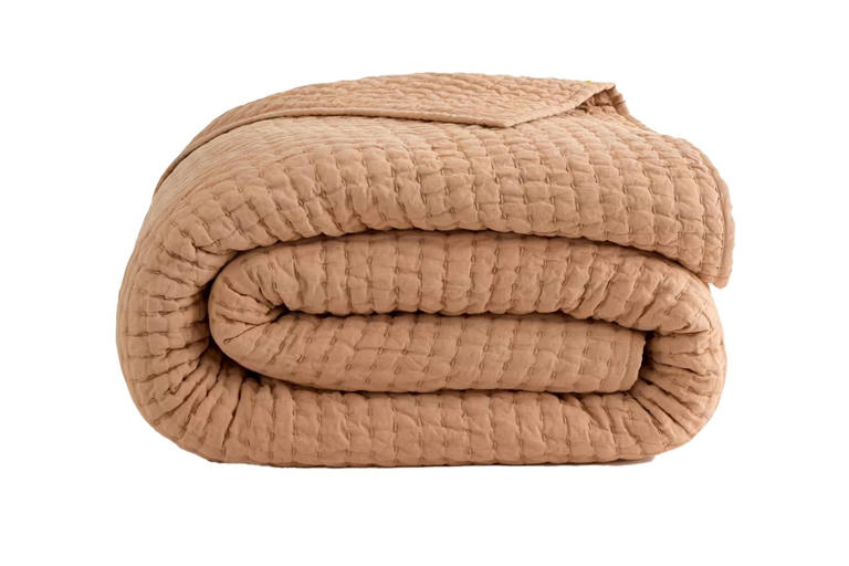 Quince restocked its lightweight linen and bamboo quilts for summer ...