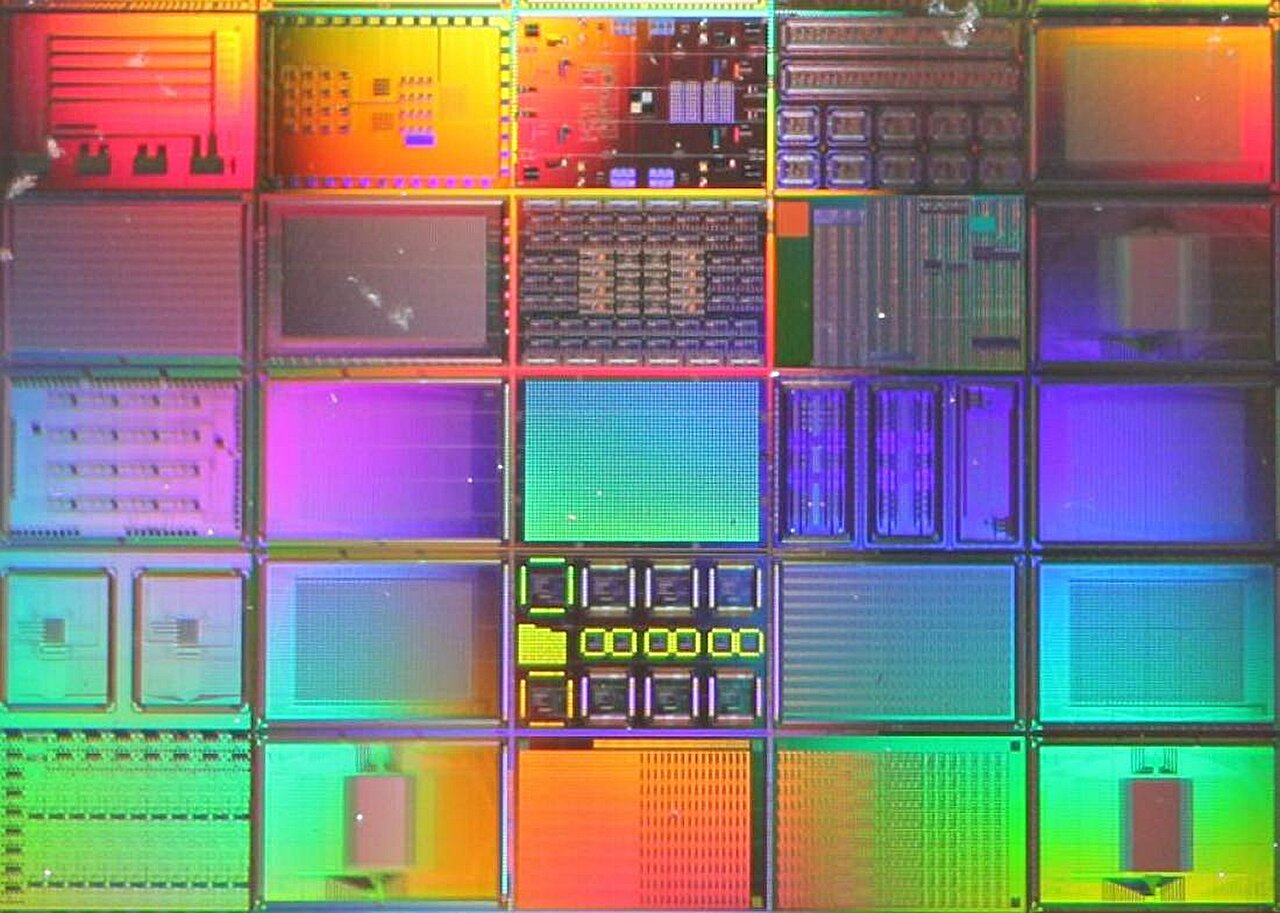 World-first spintronic p-bit on silicon chip points toward larger AI ...