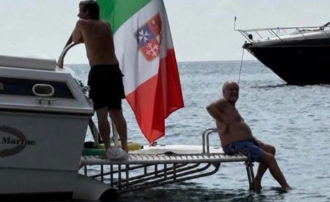 Conte e De Laurentiis, bagno a Ischia. Parlato: "Immagine che vale più ...