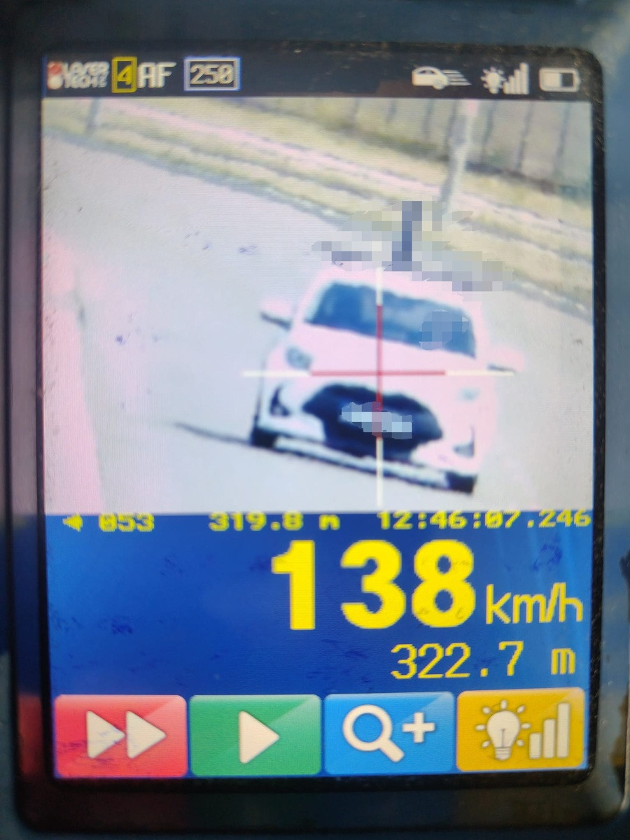 Pędził Toyotą na Dywizjonu 303. Policja zabrała mu prawo jazdy i dała ...