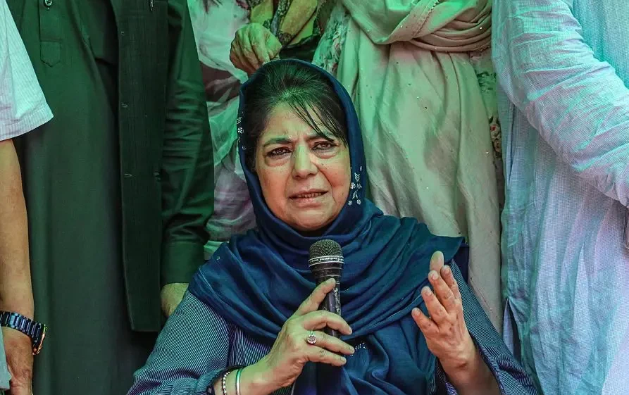 Mehbooba urges united J&K outreach, Omar clarifies meeting delay