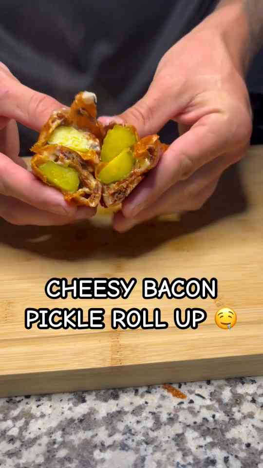 Cheesy bacon air-fried pickle chips 🥓🧀🥒 so addicting, crispy, salty ...