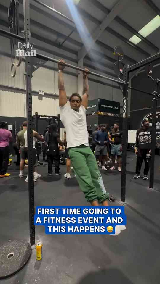 Man’s attempt to show off at fitness event ends in epic gym fail