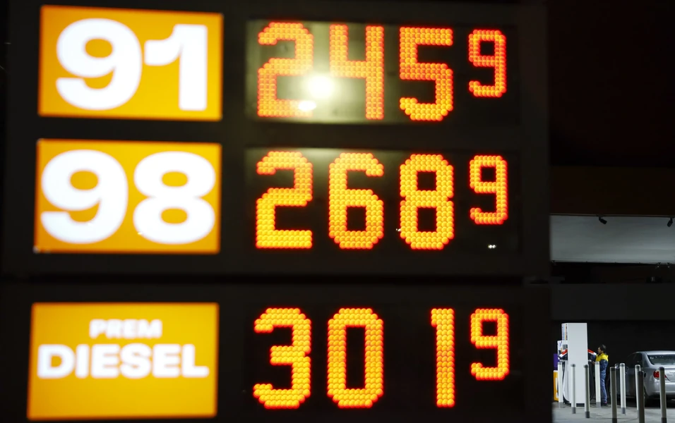 Think tanks push stronger measures to cut gas use