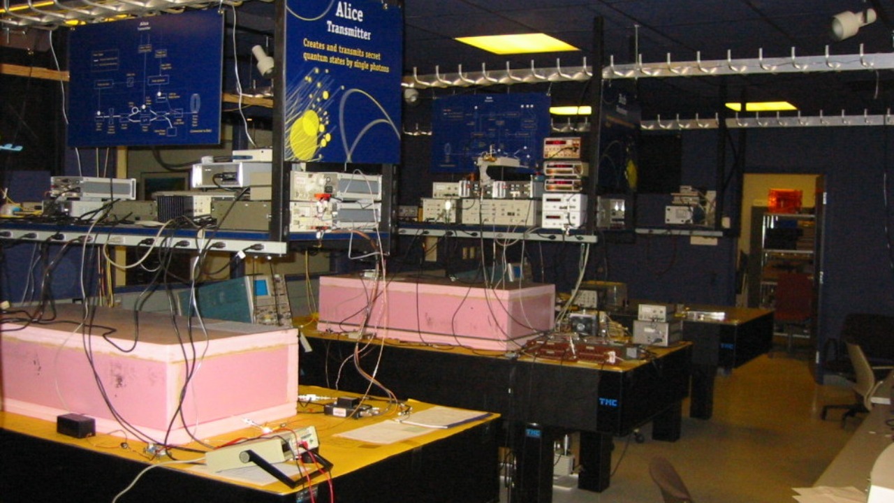 Atom Computing just demonstrated a 1,225-qubit neutral-atom system ...