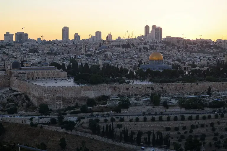 UAE, 7 countries' ministers condemn Israeli flag raising in Al Aqsa ...