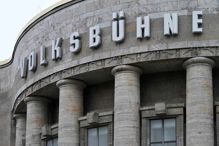 Berlin theatre puts up public pool to protest decaying infrastructure