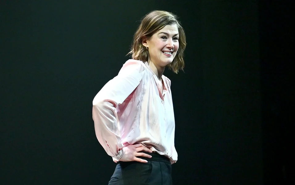 Rosamund Pike’s phone-use rebuke sparks audience debate