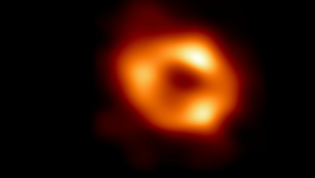 NASA telescopes capture supermassive black hole feeding 60m light-years ...