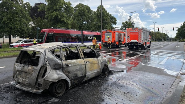 Auto brennt aus – Münchenstraße in Braunschweigs Weststadt für kurze ...