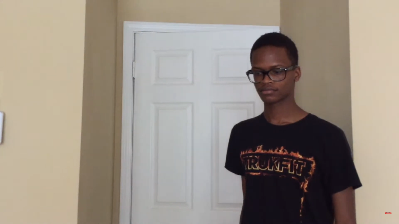 When you forget why you walked into a room 🤨🚶‍♂️ and just stand there ...