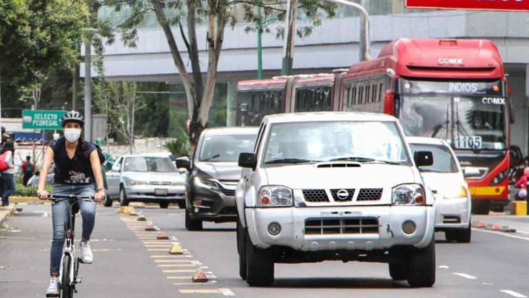 Quitan color morado a vialidad en CDMX tras polémica; regresa el amarillo