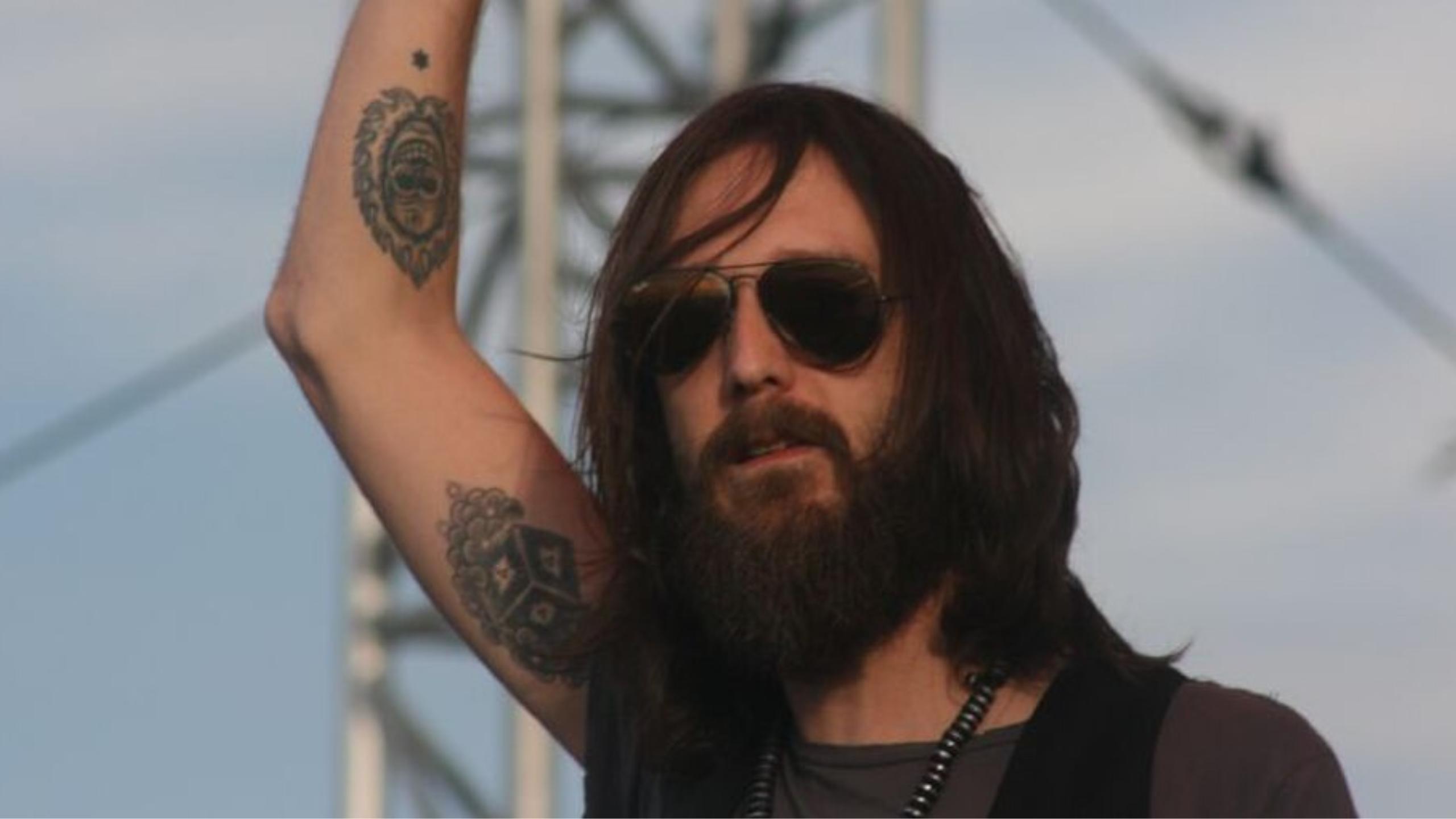 Chris Robinson humiliated: Black Crowes singer sparks mass walkout ...