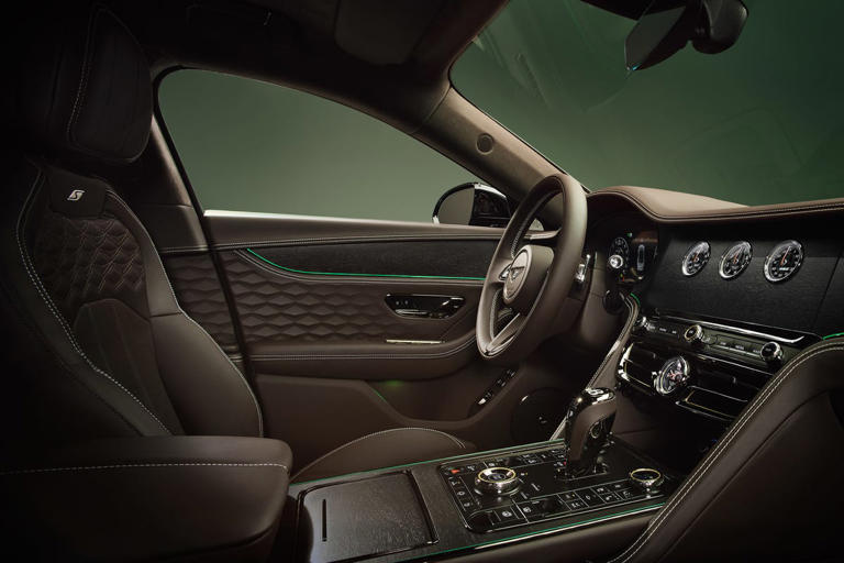 Bentley's new Flying Spur is an uber-sedan that caters to drivers and ...