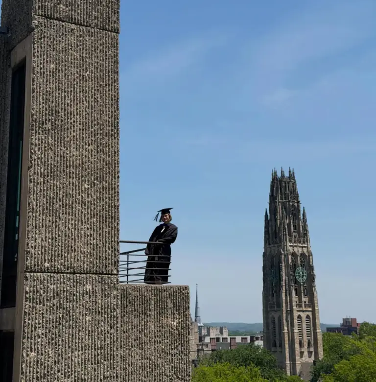Norman Foster (91 años) vuelve a Yale para ver graduarse a su hija ...