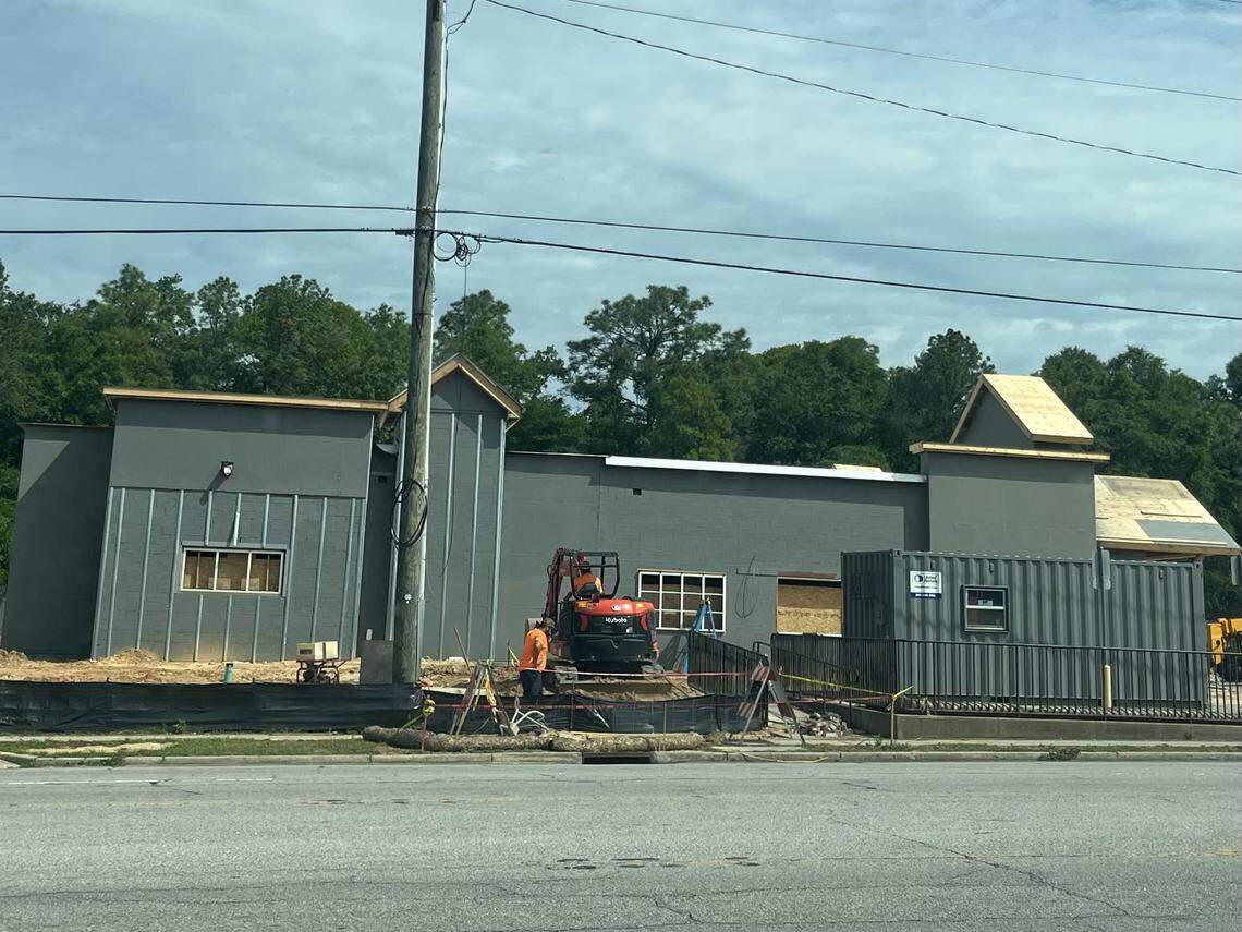 The old Cayce Red Lobster is under construction. What's taking its place?