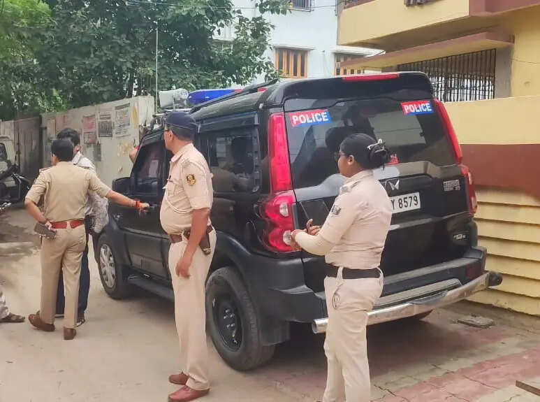 Student found hanging in Patrakar Nagar hostel