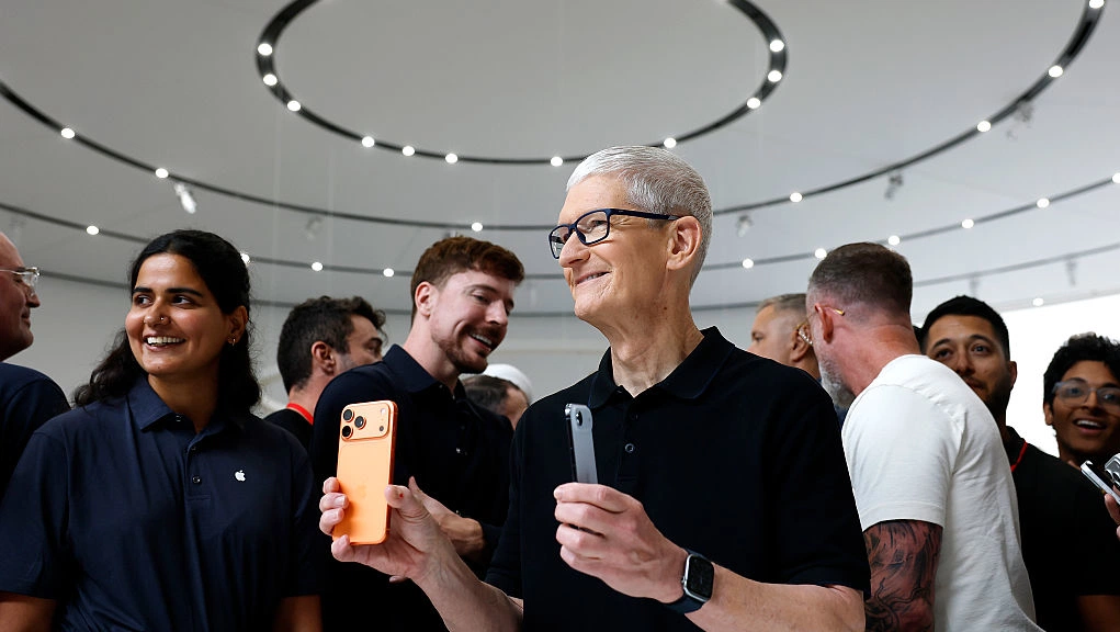 Leaks hint at slim foldable iPhone Ultra with vapour cooling