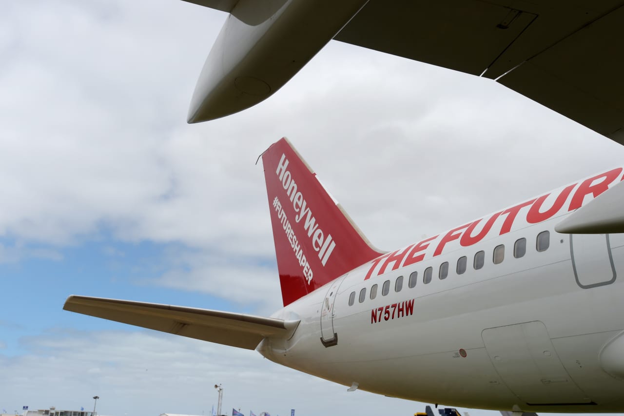 Honeywell Aerospace stock needs to do better. There’s only one way that ...