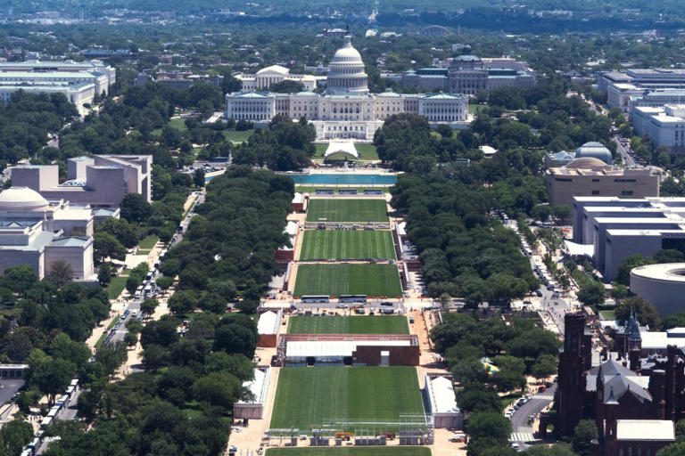 Crews contain fuel spill on National Mall after light tower line snipped