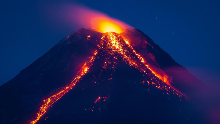Mayon’s lava flows just crossed 132 straight days — the longest ...