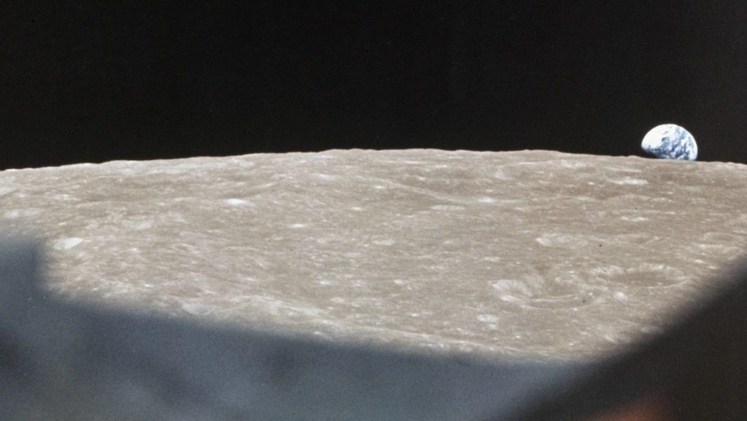 19 iconic photographs from space exploration