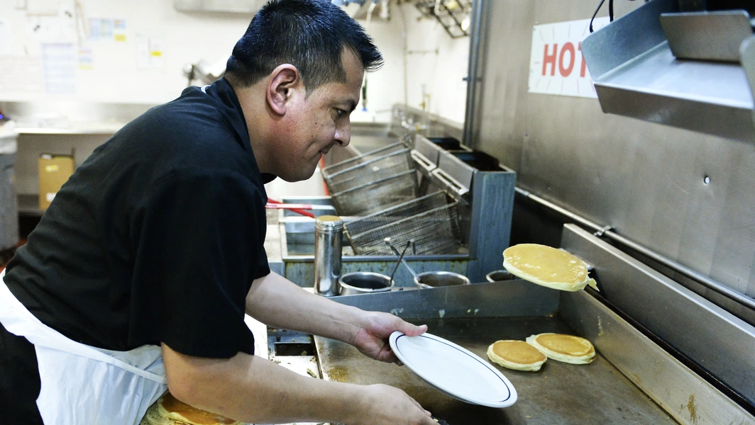 6 popular pancake chains across America