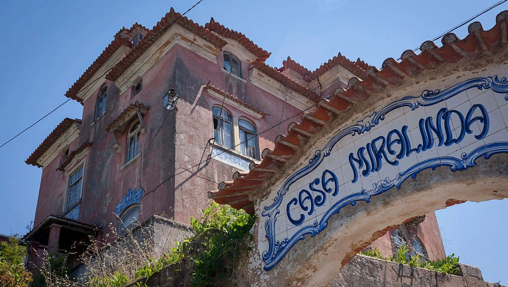 10 abandoned luxury mansions around the world