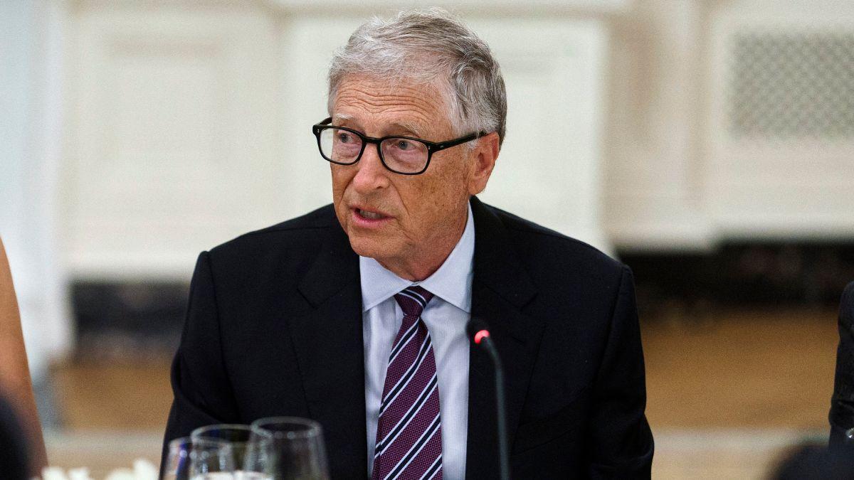 Bill Gates’ personal stylist reportedly used mannequin to test out ...