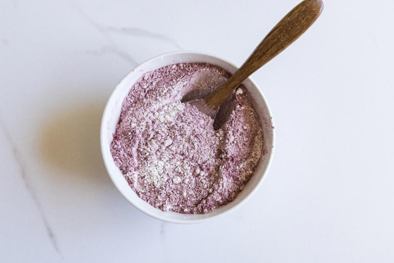 How to make homemade rose body powder