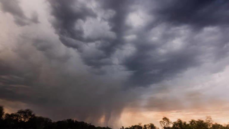 Severe thunderstorm warning: 90 mph gusts, 2-inch hail & tornado risk ...