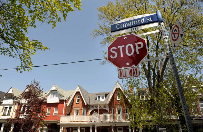 Police tackle Toronto cyclist after he allegedly blew through stop sign