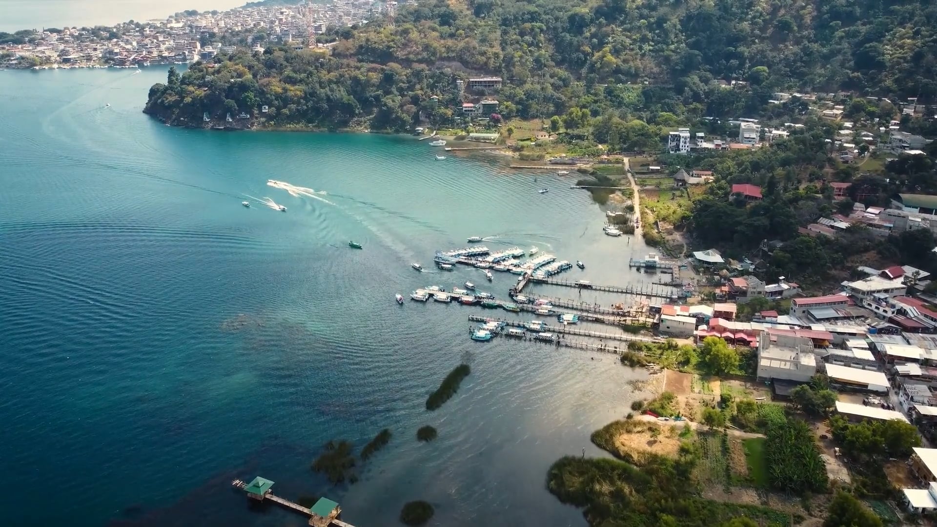 Guatemala City: Drone flight over the Central American capital - Worldwide