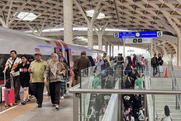Kereta Cepat Whoosh Angkut Hingga 126.169 Penumpang Selamat Libur Panjang