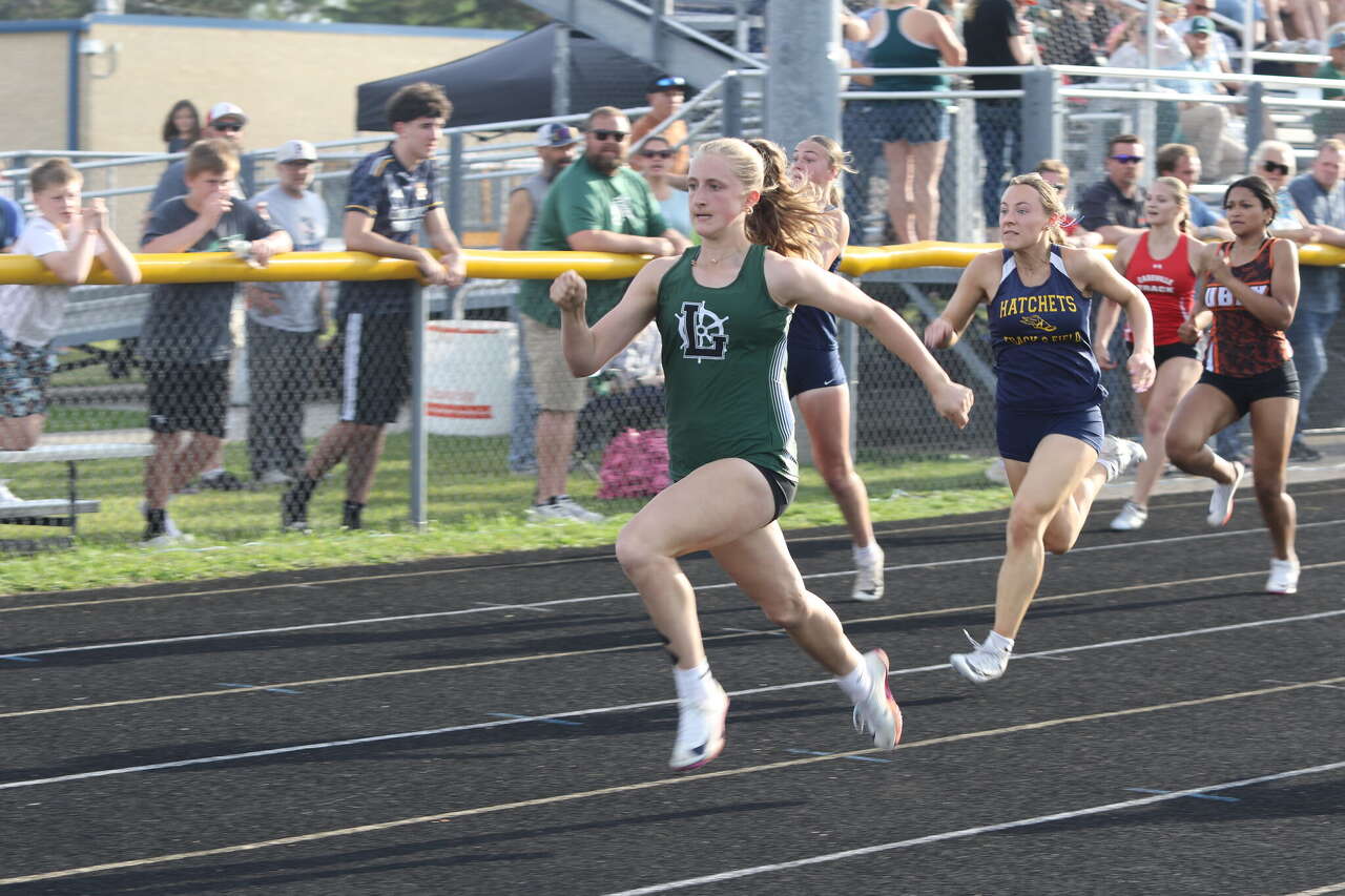 Area athletes post strong finishes, personal records at Division 3 ...