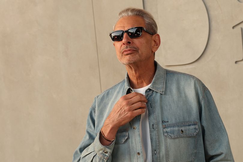 Actor Jeff Goldblum serenaded by 'lovely' Glasgow crowd on first ...