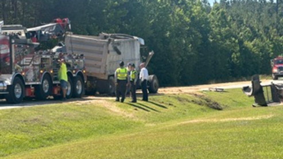Crash closes portion of Clarks Road in Craven County