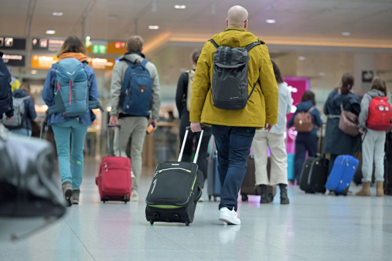 Verbraucher: EU verhandelt: Was gilt künftig bei Flugverspätungen & Co.?
