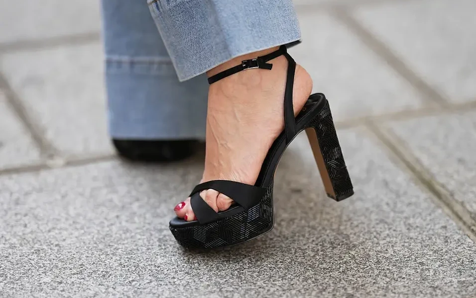 Celebrities and fashion outlets highlight jeans-with-heels trend