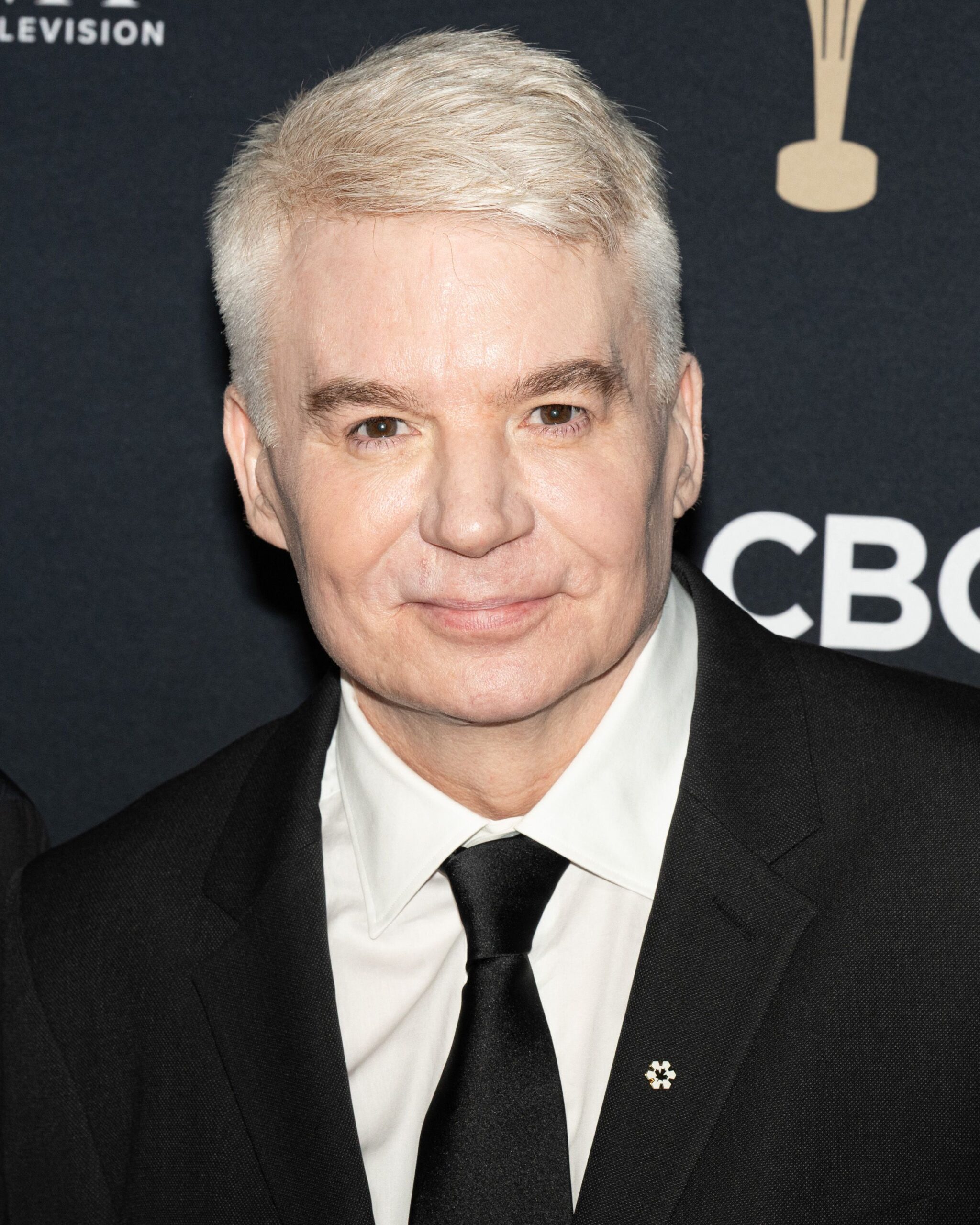 Mike Myers looks unrecognizable as he accepts Academy Icon Award