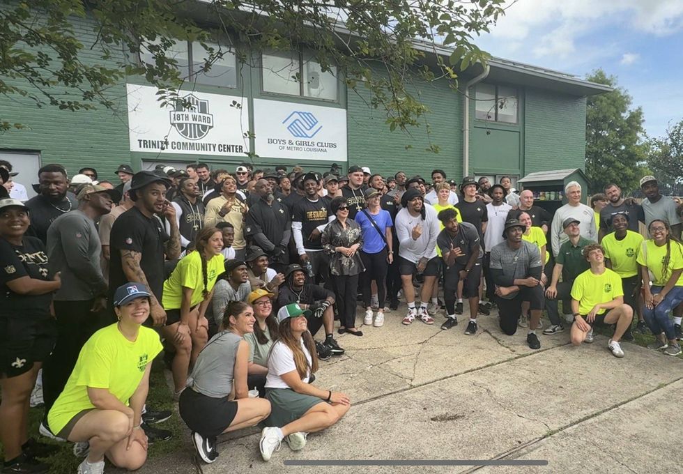 Saints revitalize New Orleans community center in team-building event