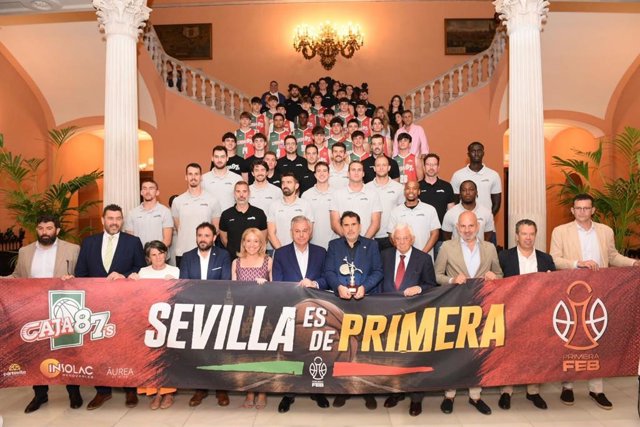 El alcalde destaca "el ejemplo deportivo" del Isolac Caja 87 tras su ...