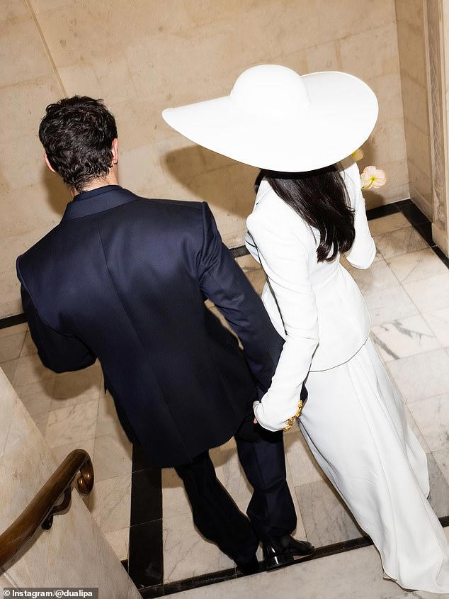 Dua Lipa passionately kisses new husband Callum Turner as she shares ...